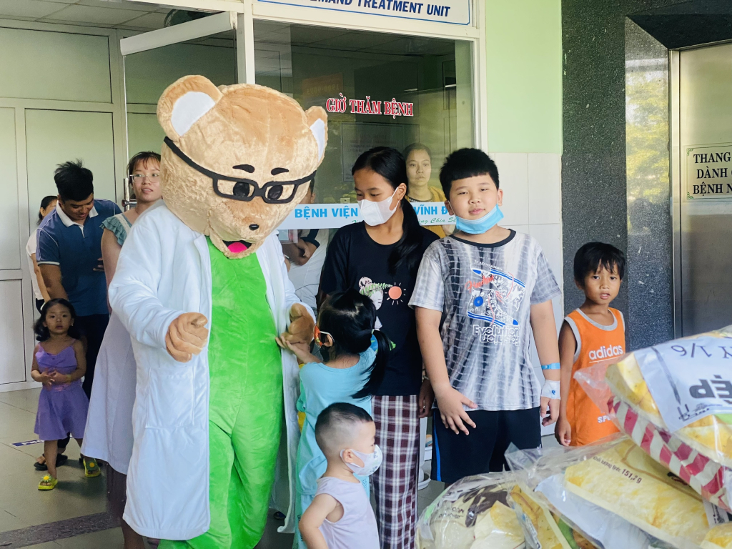 Cùng bác sỹ gấu vui đón tết thiếu nhi! - BỆNH VIỆN ĐA KHOA VĨNH ĐỨC